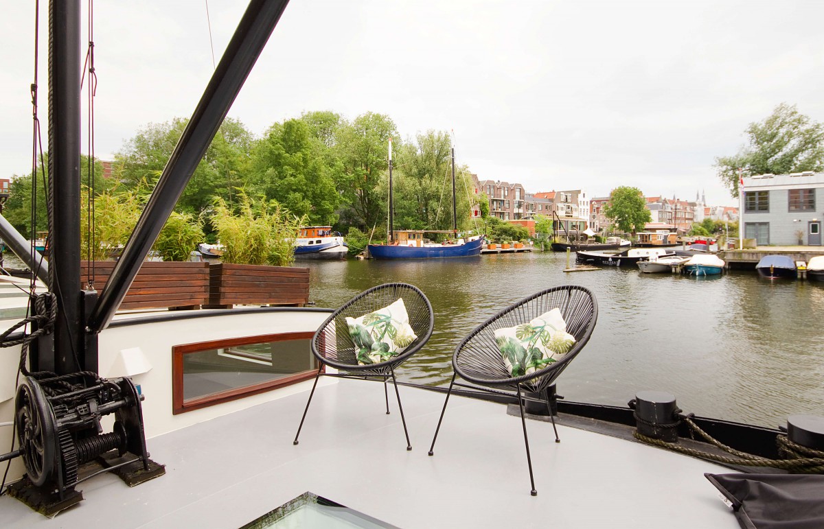 Mieten Sie eine Hausboot in Amsterdam: Modern design houseboat on ...